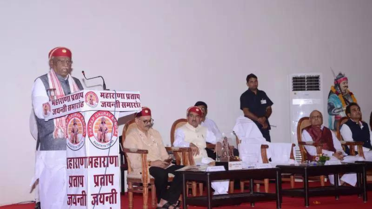 Jodha-Akbar marriage story false, emperor married Amer palace maid, not ...