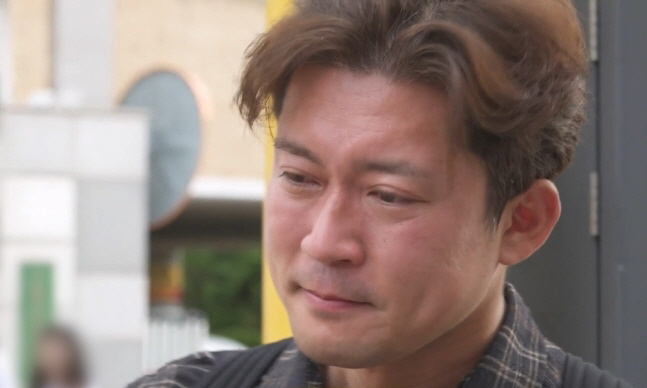 'I couldn't stand it'...Kim Dae-ho, sobbing in front of childhood ...