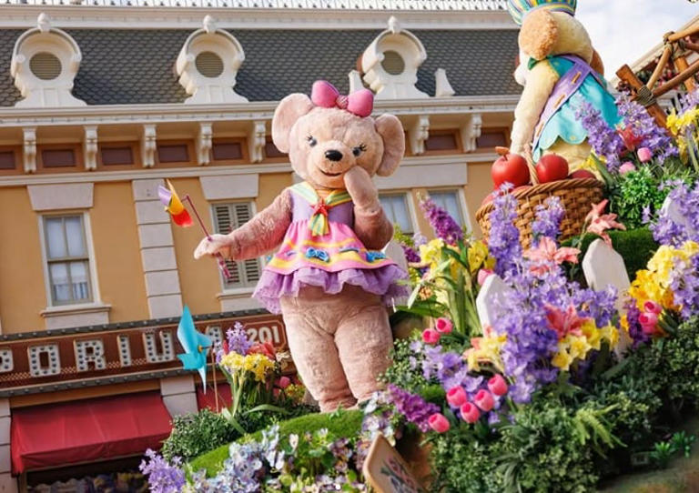 FIRST LOOK: Hong Kong Disneyland Shares Pictures of Duffy Parade Float ...