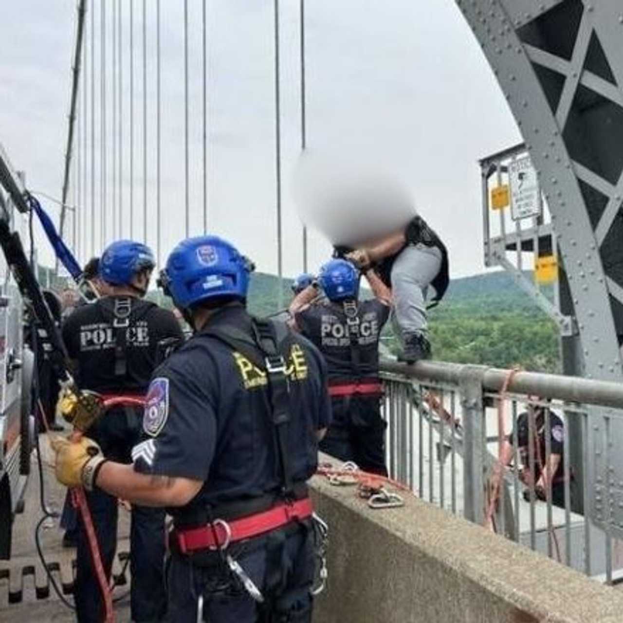 Man Fleeing Police Threatens To Jump From NY Bridge, Cops Rescue Him ...
