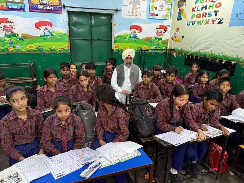 300 students, 8 teachers crammed into 4 rooms in Mohali school