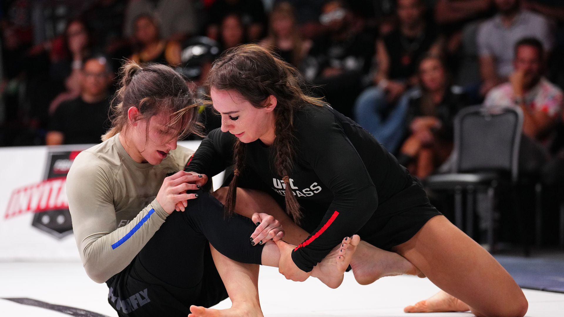 Ffion Davies edges Adele Fornarino in historic UFC headliner