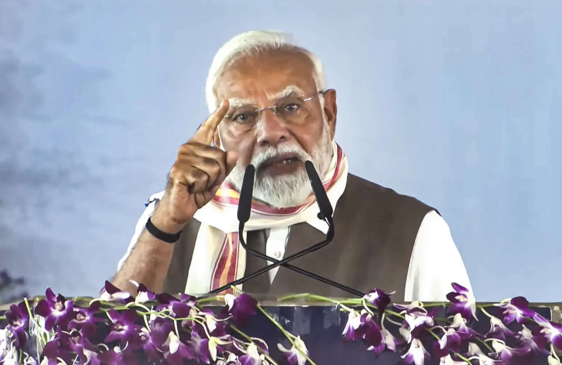 PM Modi targets Lalu Prasad Yadav, says 'land was snatched, poor were ...