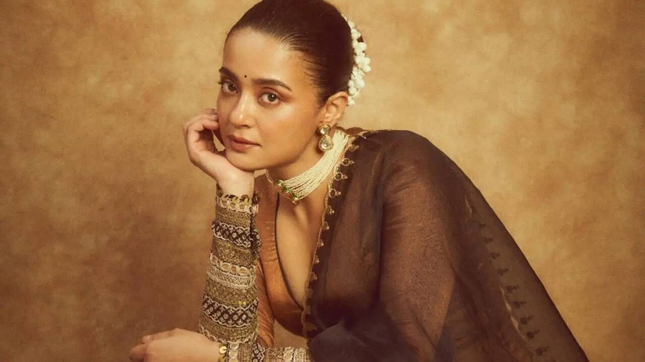 Surveen Chawla Recalls Casting Couch Experience, Says 'Director Tried ...