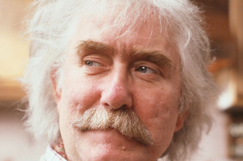 Cast of 80s sitcom Bread now from huge Hollywood director to surprise ...