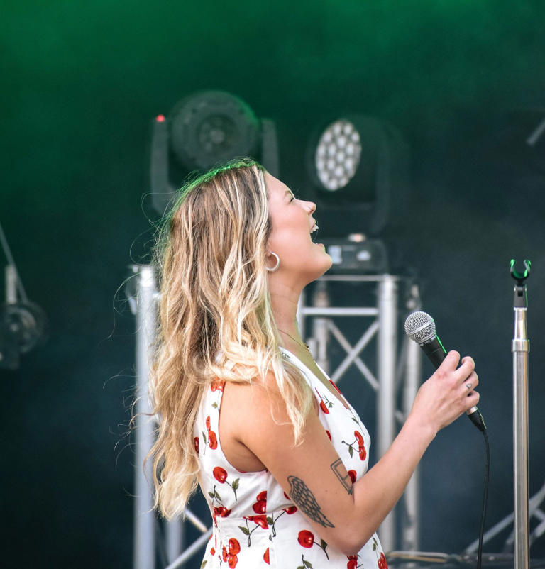 Oceans of talent: How a Wilmington singer made it from karaoke night to ...