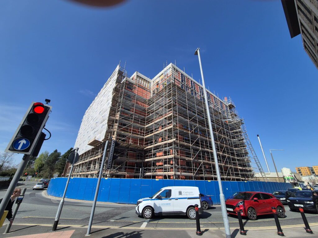 Man competes to become fastest scaffolder in the world