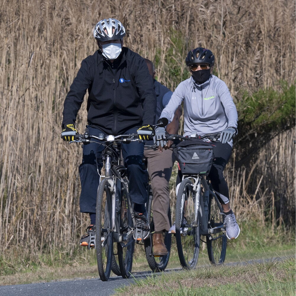 Mini Cooper travolge una bici elettrica: 1 morto a Roma