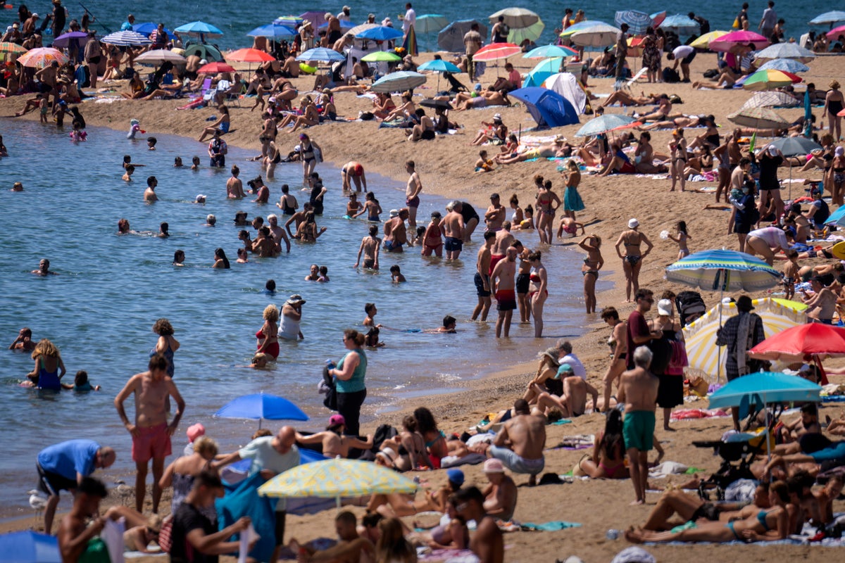 Spanish tourists forced to avoid their own beaches as holidaymakers ...