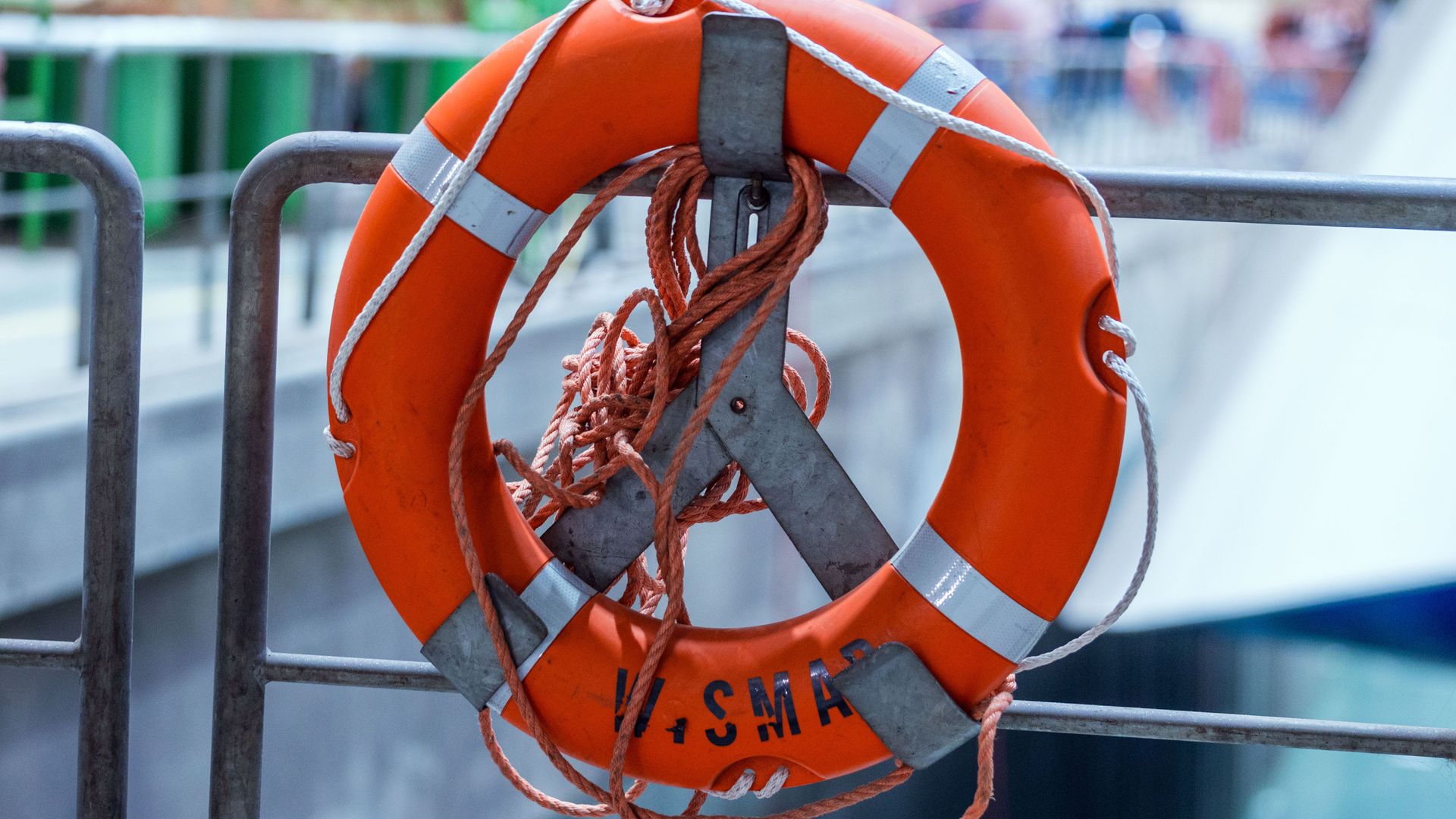 Wolgast in Mecklenburg-Vorpommern: Mann will Angler aus Hafenbecken ...