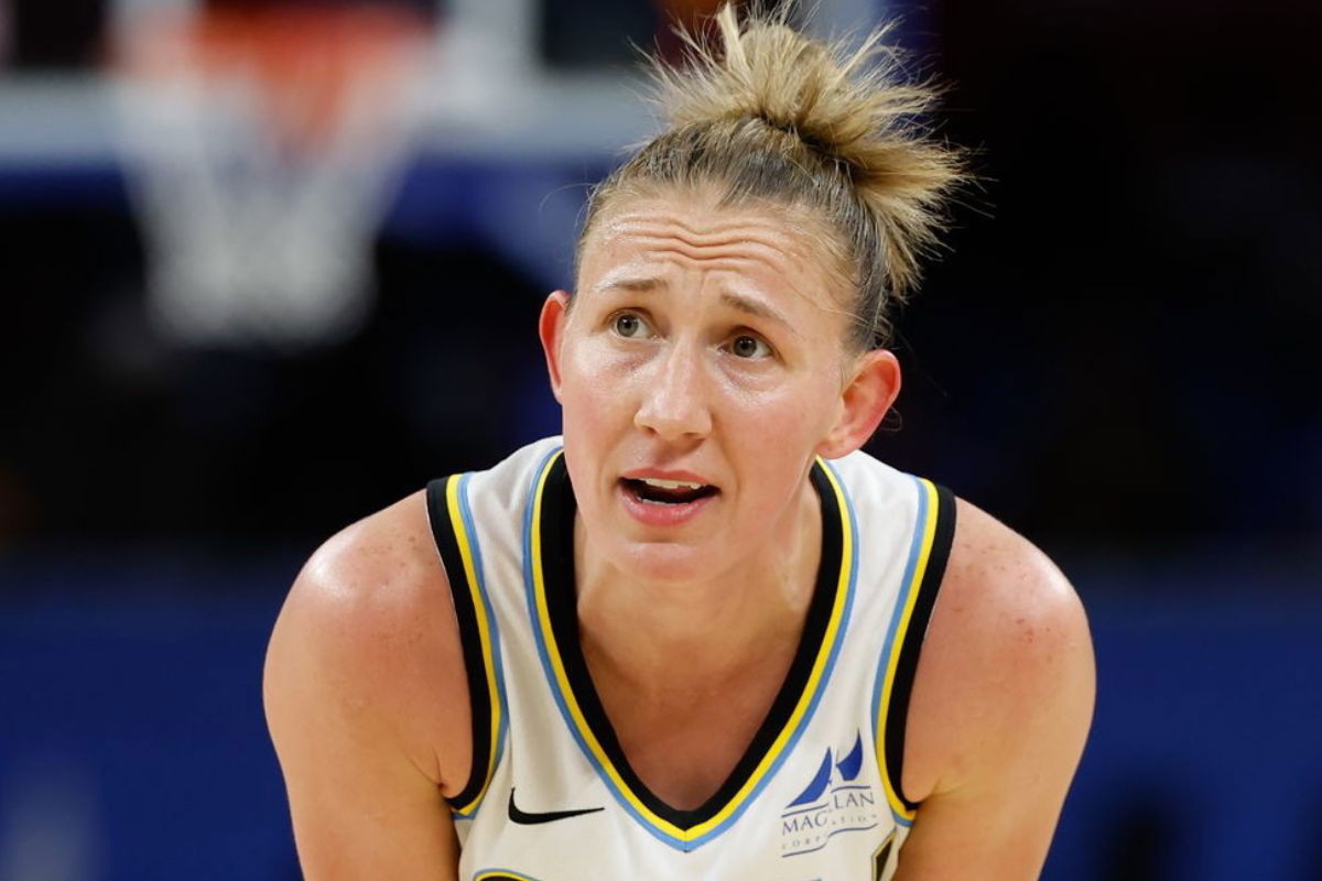 What Happened to Courtney Vandersloot? Scary injury Rules Her Out of ...