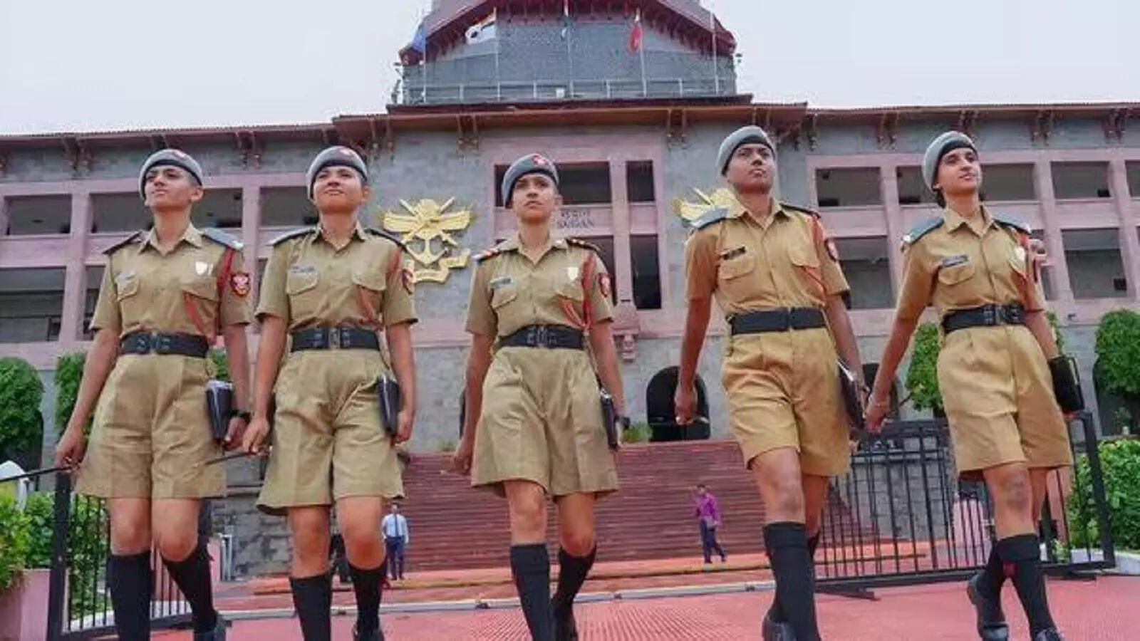 First Female NDA Batch Graduate: कदम कदम बढाए जा...