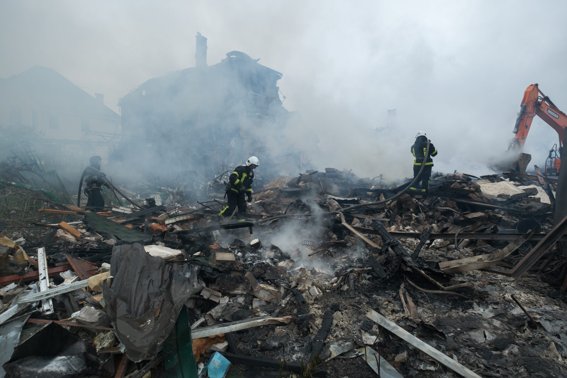 El plan de Putin: sembrar el terror por el aire para parecer que está ...