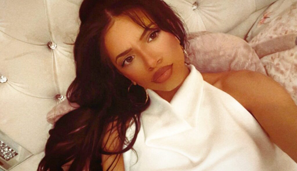 Woman says rare disorder leaves her smelling like rotting fish