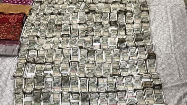 ‘Threw ₹500 bundles from window’: Odisha Vigilance finds ₹ ₹2.1 crore ...