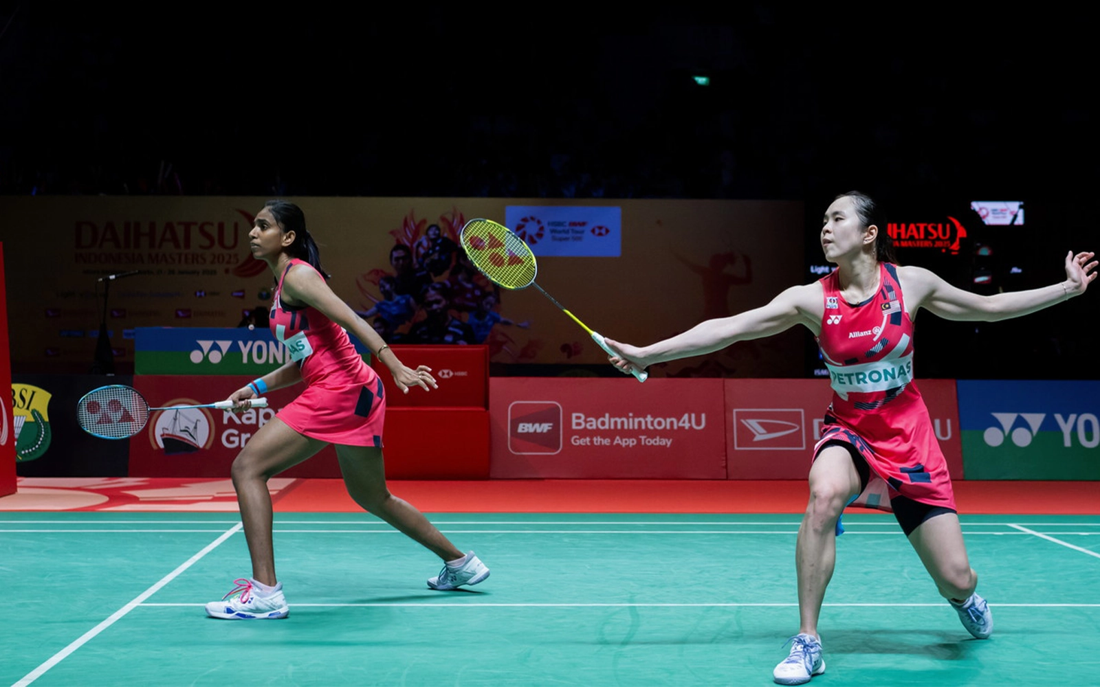 Pearly-Thinaah move into China Open quarter-finals