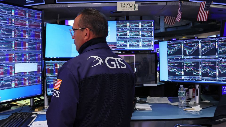 S&P 500 posts best month since 2023 as Wall Street tries to ignore the ...