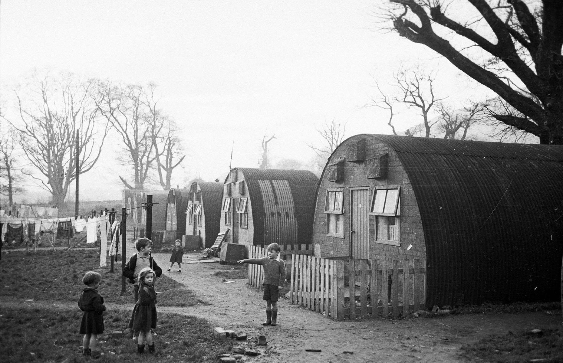 30 rare vintage photos of British homes through history