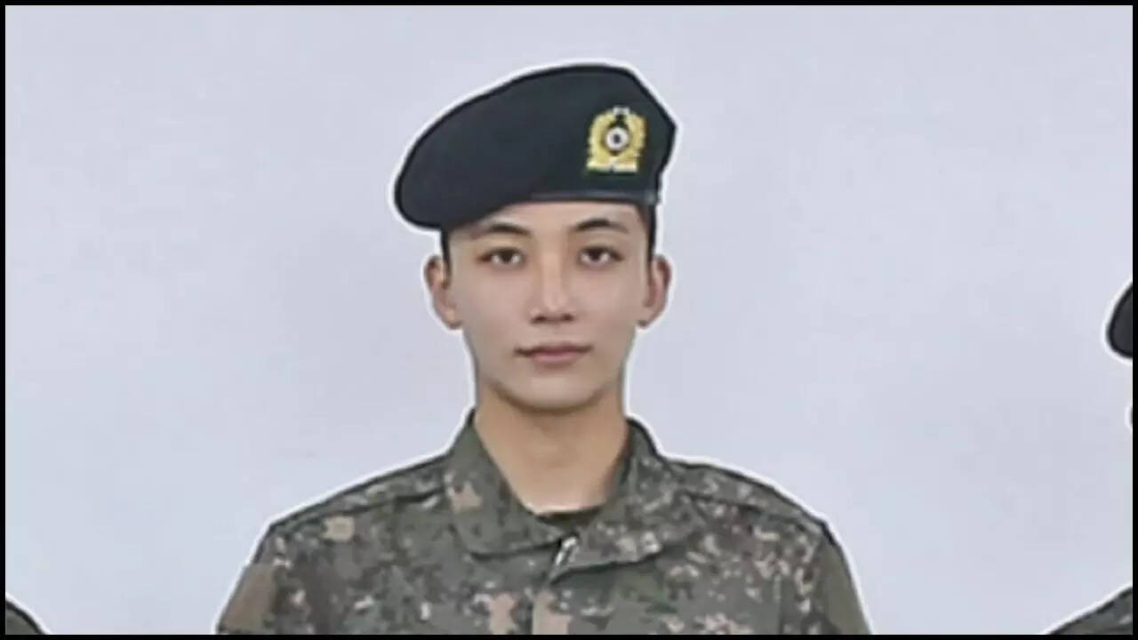 SEVENTEEN's Jeonghan’s military photo released; fans stunned at idol’s ...