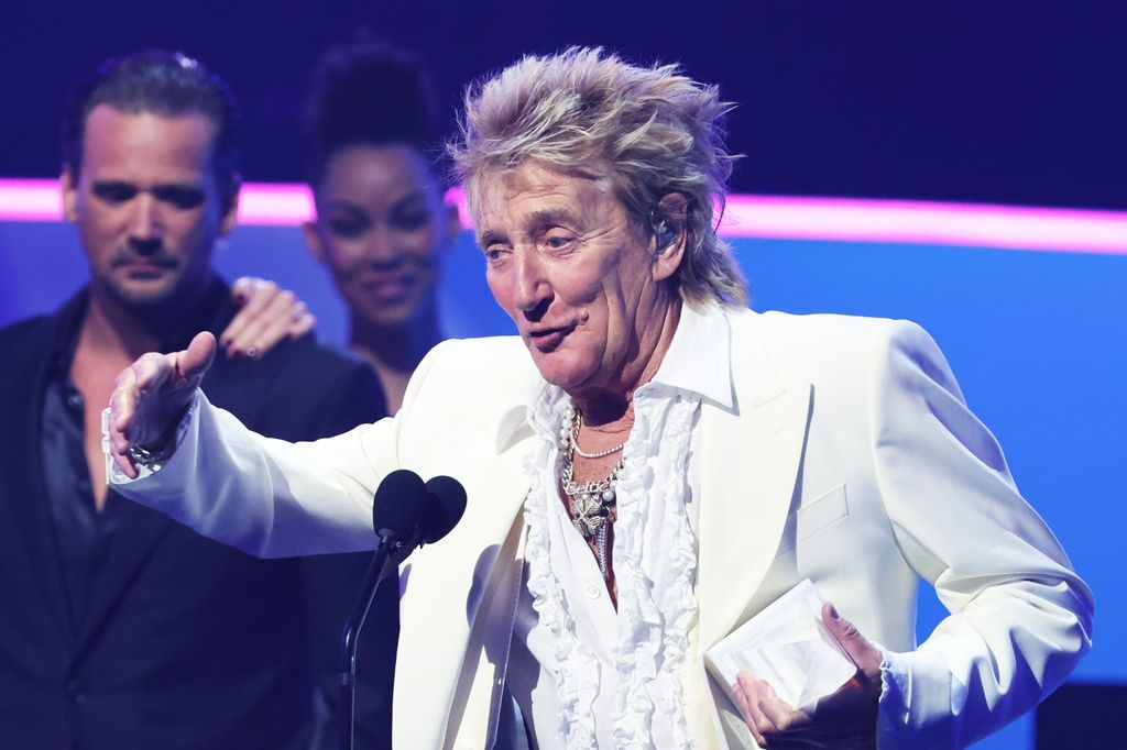 Rod Stewart issues worrying statement as he's forced to cancel show