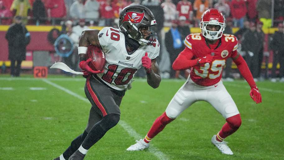 Report: Steelers Calling About Buccaneers WR