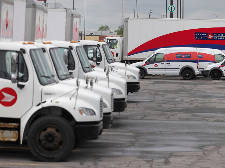 FIRST READING: Here's just how much money Canada Post is hemorrhaging