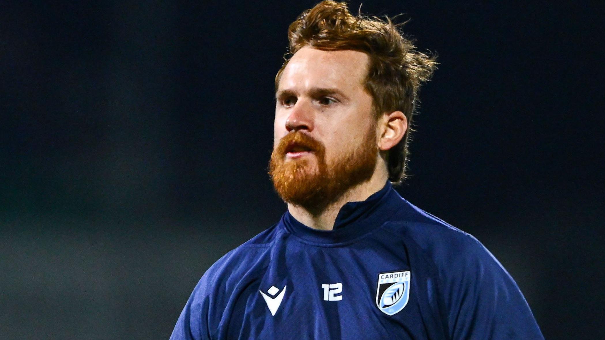 Cardiff centre Jennings signs new contract