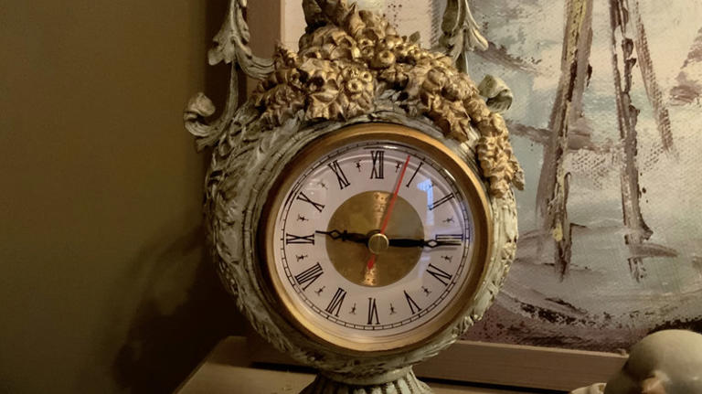 Don't Toss An Old Alarm Clock! Try These 15 Creative Repurposing Ideas ...