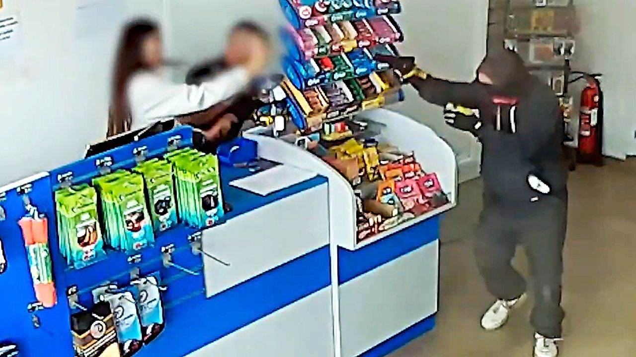 Not today! Brave gas station worker pepper sprays armed robber in Spain