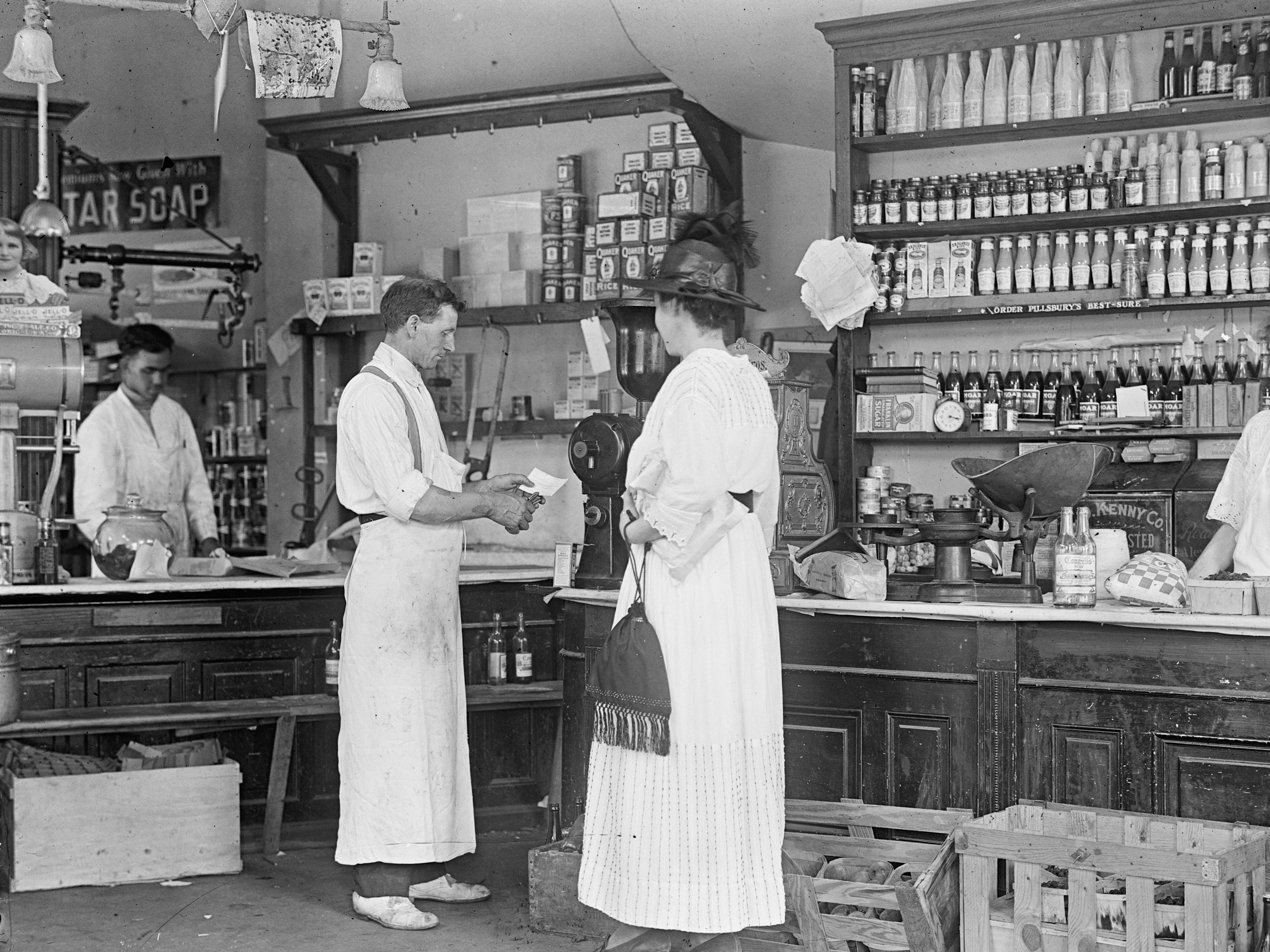 Photos of the first supermarkets show how grocery shopping has ...
