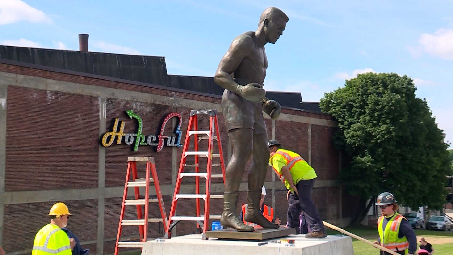 Muhammad Ali statue unveiled in Lewiston