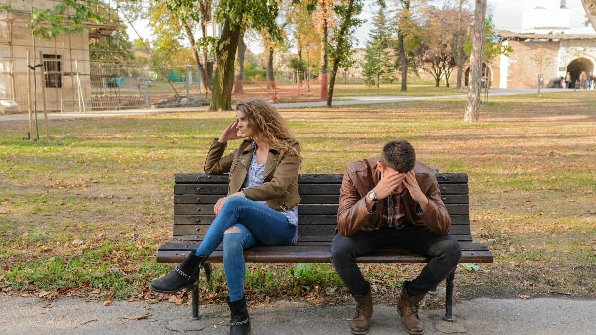 Love on autopilot? These 6 habits might be driving a wedge between you ...