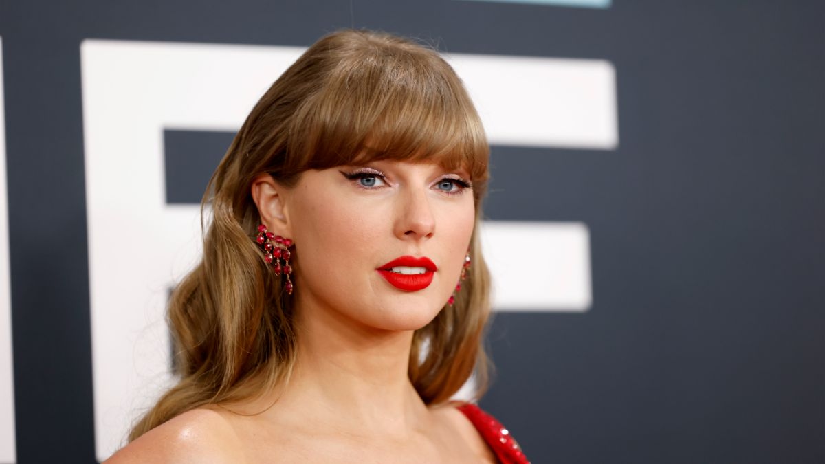 Taylor Swift Makes Emotional Announcement on Friday