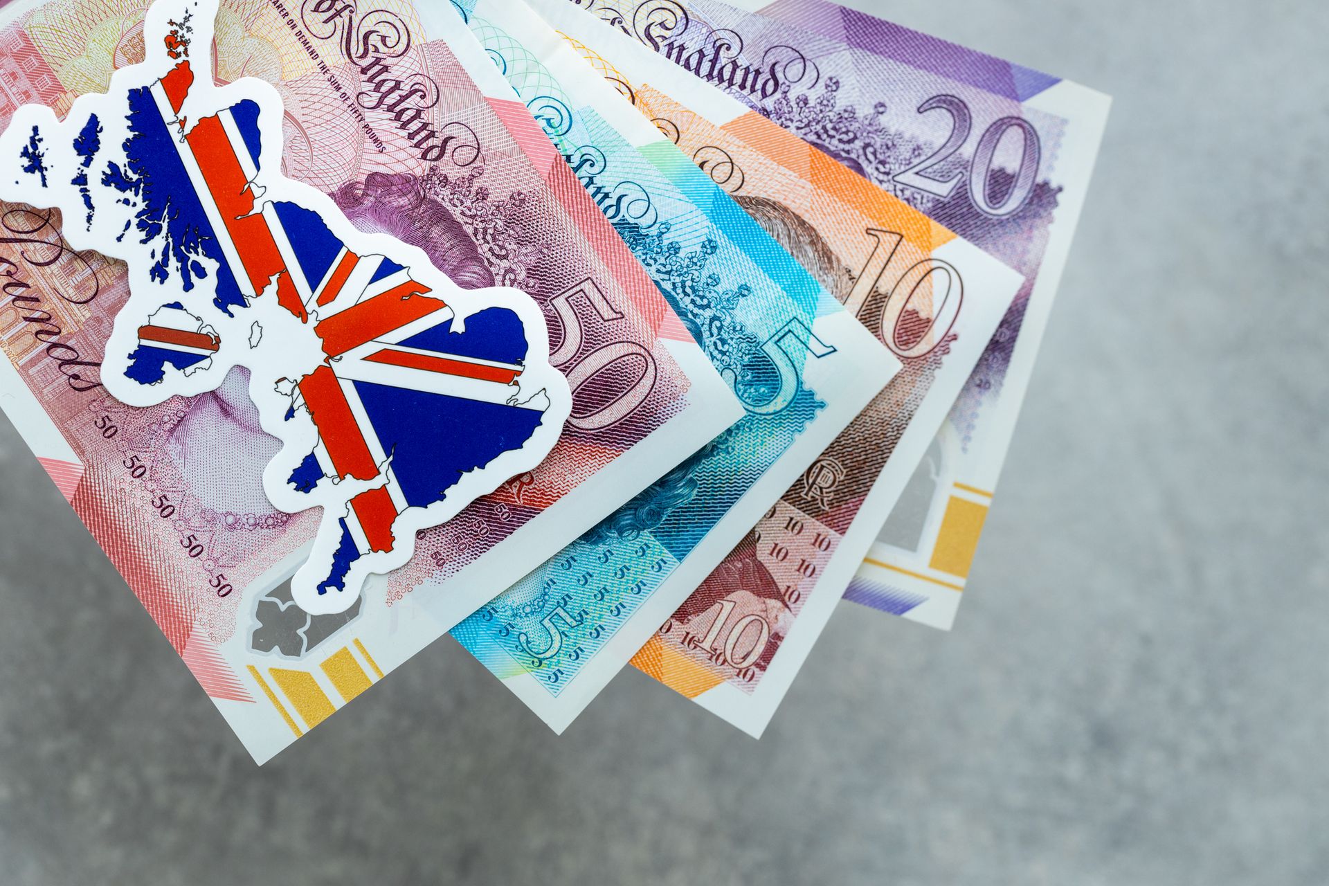 Which UK region has the most in savings? Average savings by area