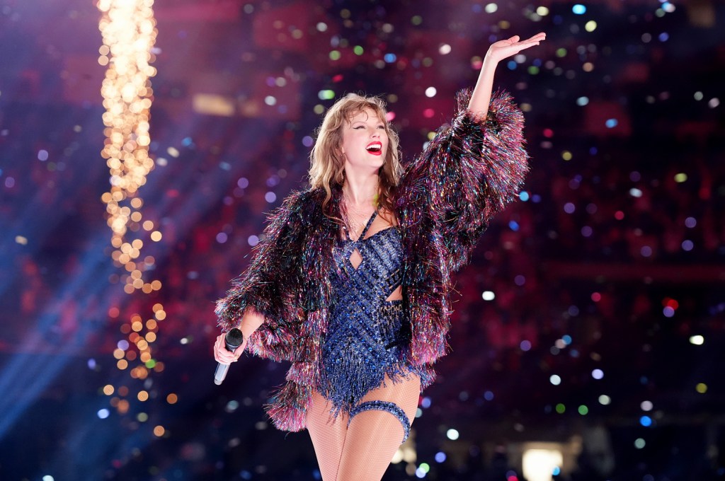 Taylor Swift Fans Are Full of Emotions After She Buys Back Her Masters ...