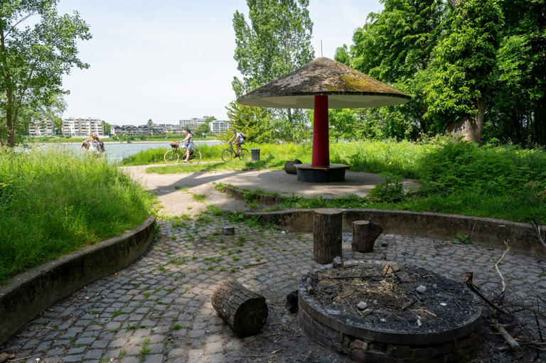 UK disposable vape ban date, why it's happening and new rules