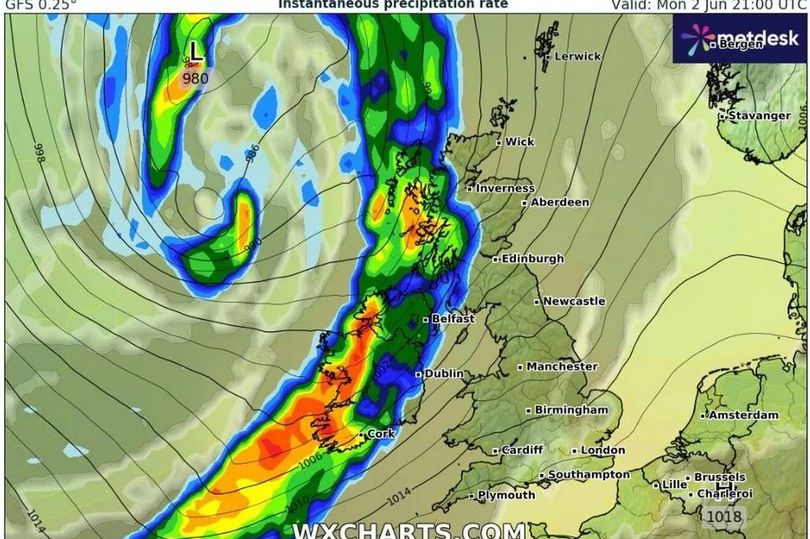 Ireland weather models alarm as 'monster' Monday storm looms