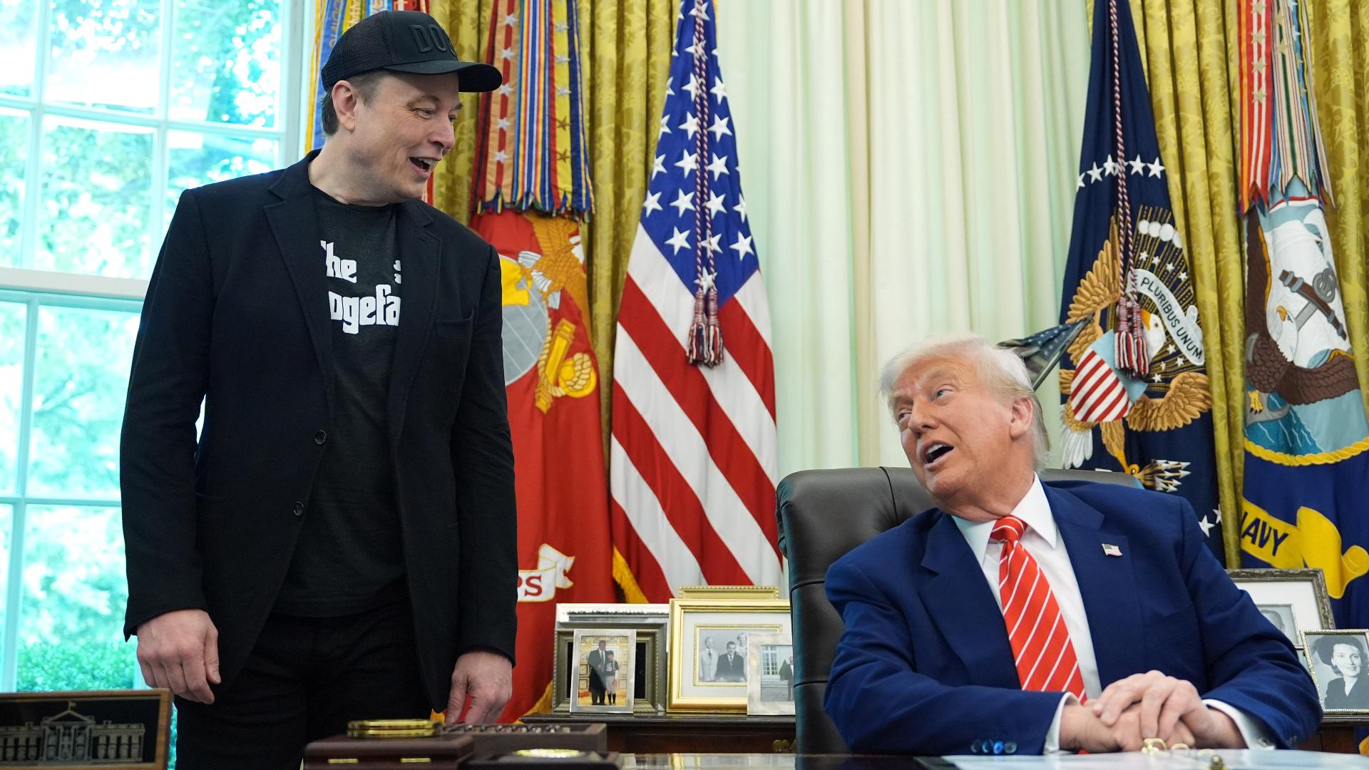 Trump holds Oval Office goodbye for Elon Musk