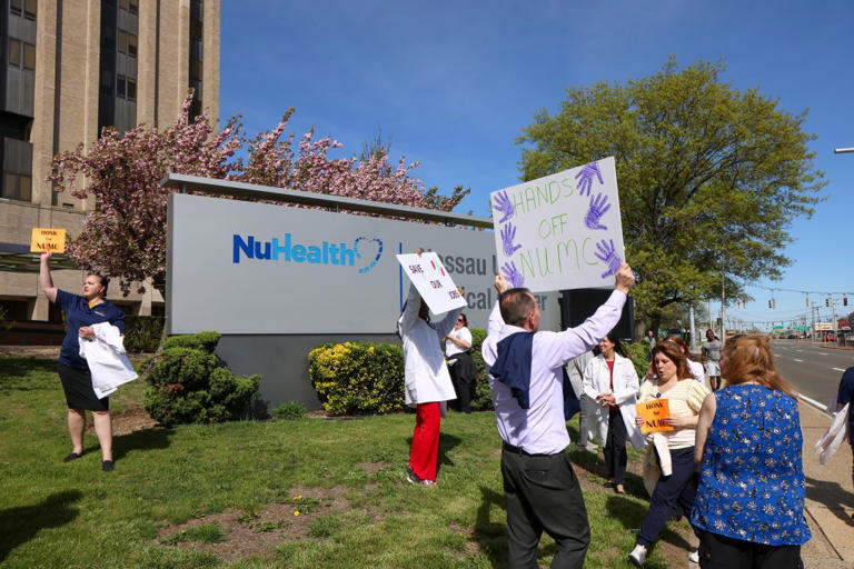 NUMC CEO and 9 other hospital leaders resign in protest over Hochul’s ...