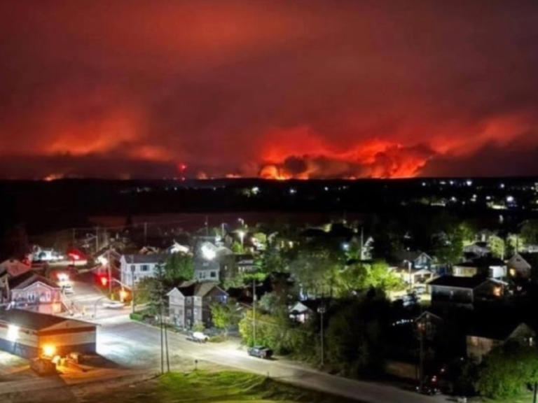 Flin Flon faces catastrophic threat as wildfire closes in