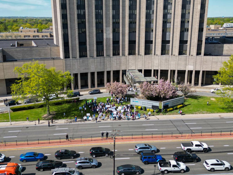 NUMC CEO and 9 other hospital leaders resign in protest over Hochul’s ...