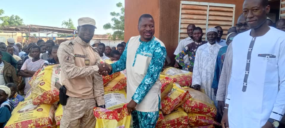 Solenzo: Le BIR 18 offre 4 tonnes de riz aux PDI