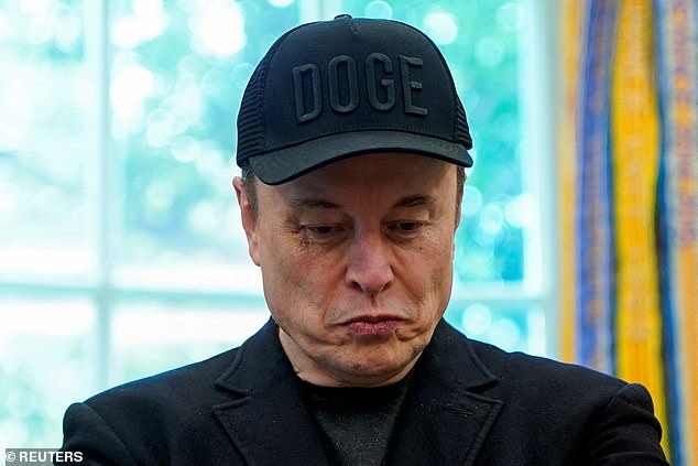 Elon Musk sports BLACK EYE at final White House briefing with Trump ...