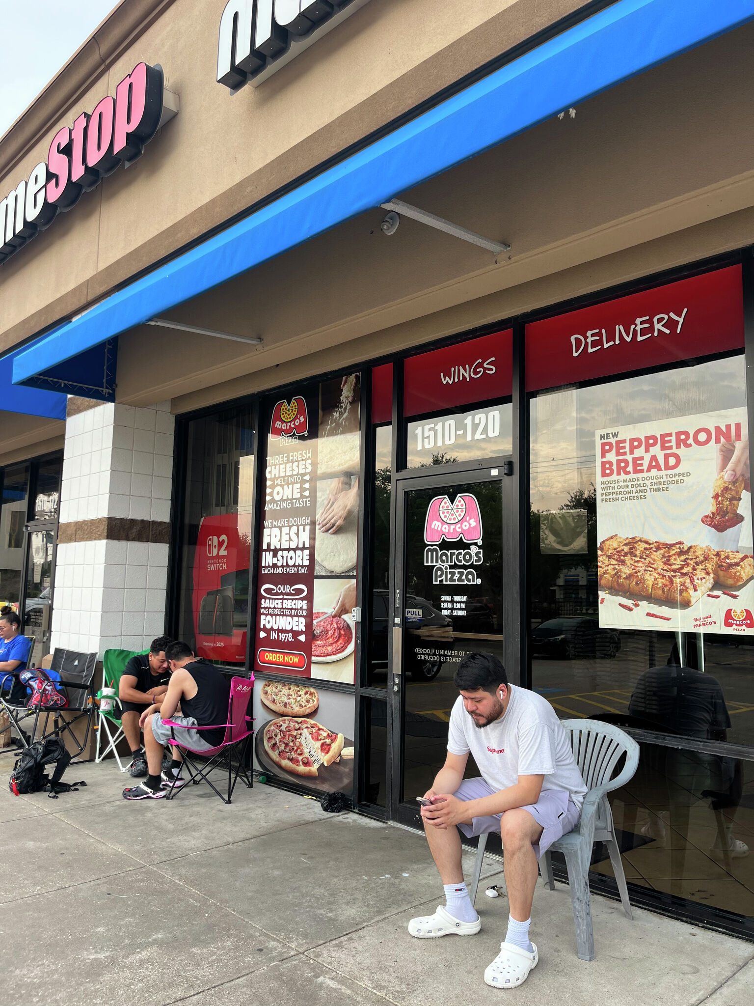 Houston-area Pokémon fans line up for first chance at latest card set