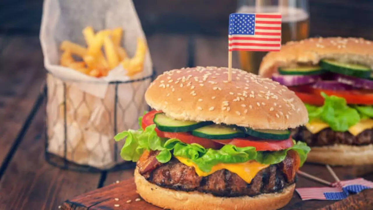 'Trump burger' gets scathing reviews from food critics: 'Consistent in ...