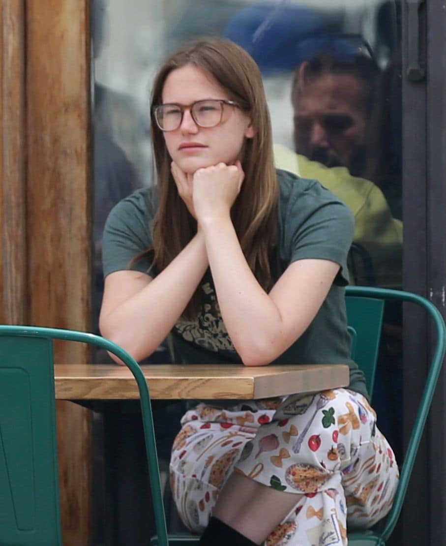 Violet Affleck drives a $60K car and rocks designer bags after ...