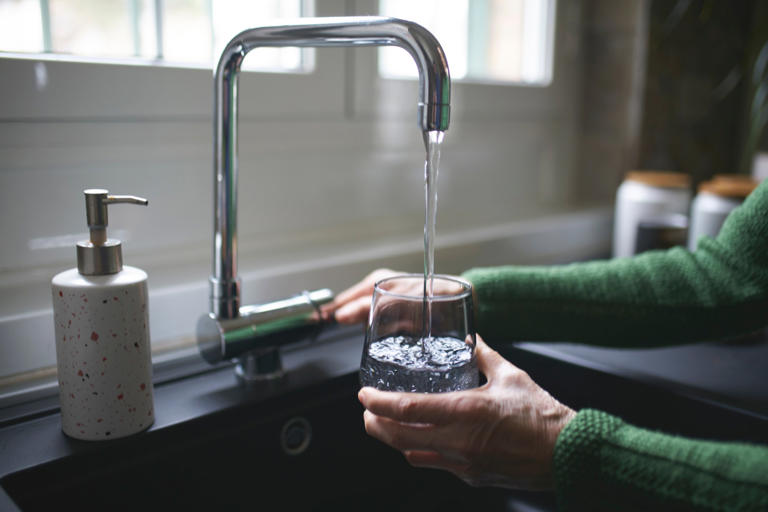 Doctor shares how much water we should drink every day, based on age
