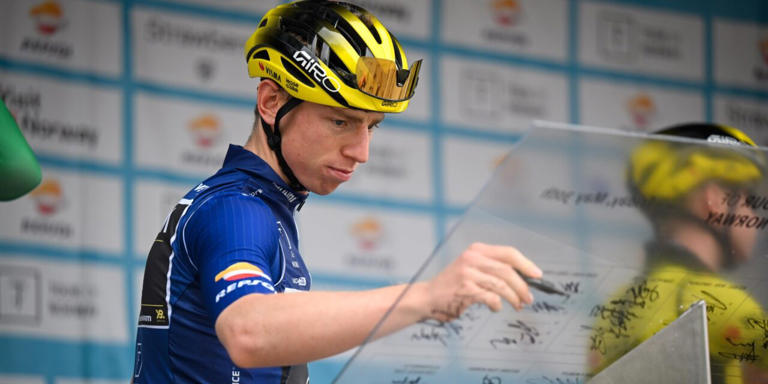 Matthew Brennan vecht zich voorbij Maxim Van Gils in Tour of Norway