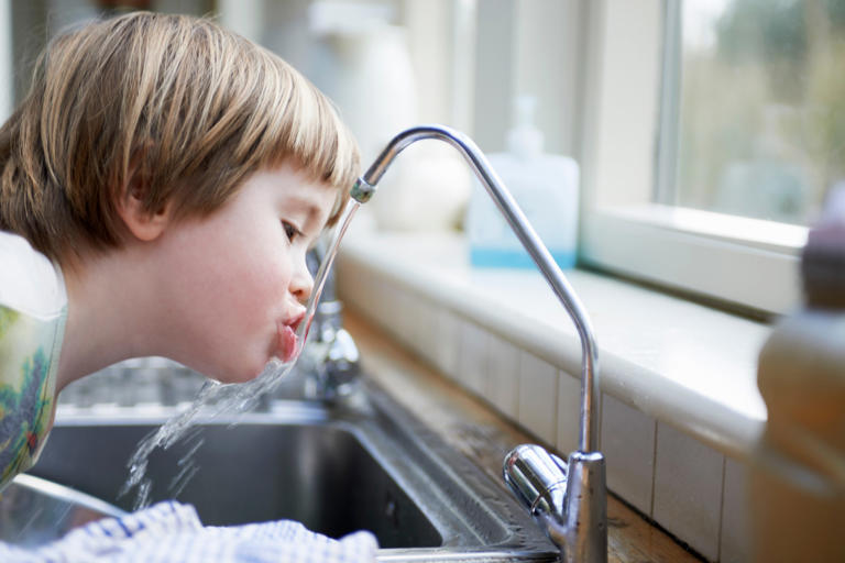 Doctor shares how much water we should drink every day, based on age