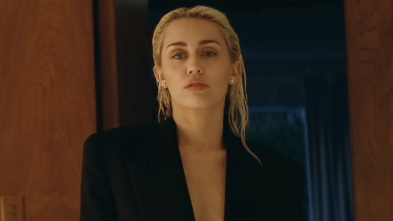 Miley Cyrus Just Addressed That Fan Rumor That The Flowers Music Video Was A Reference To ...